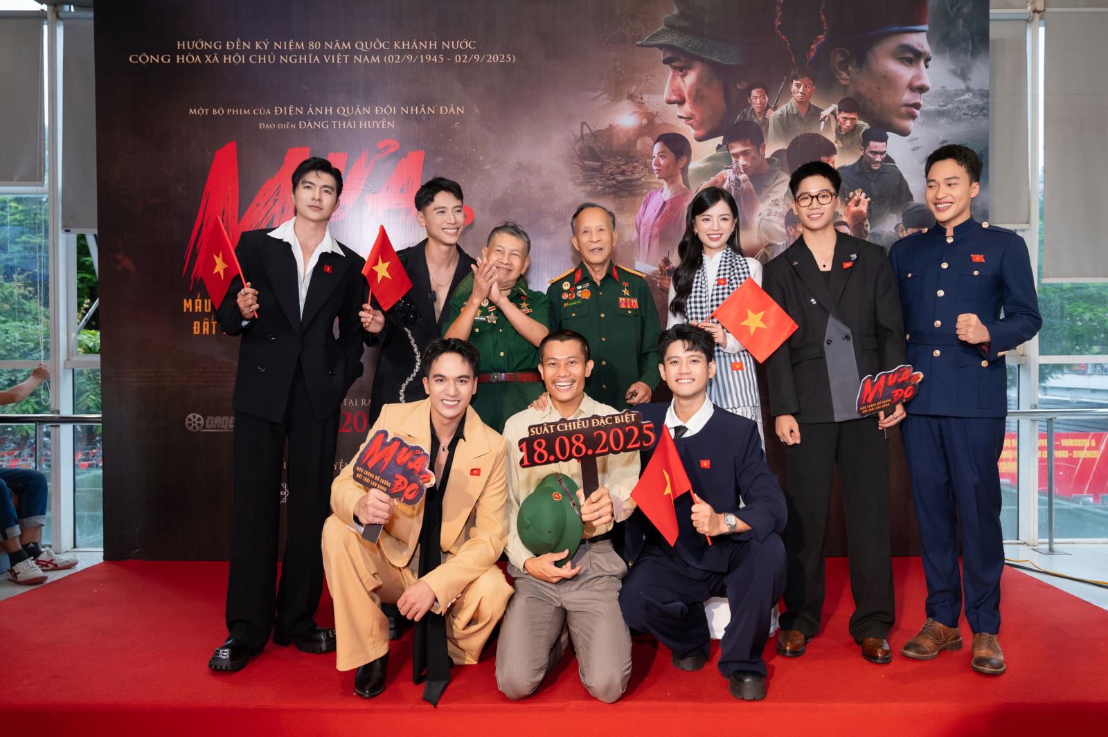 Phim điện ảnh “Mưa đỏ” có buổi công chiếu đầu tiên tại Hà Nội